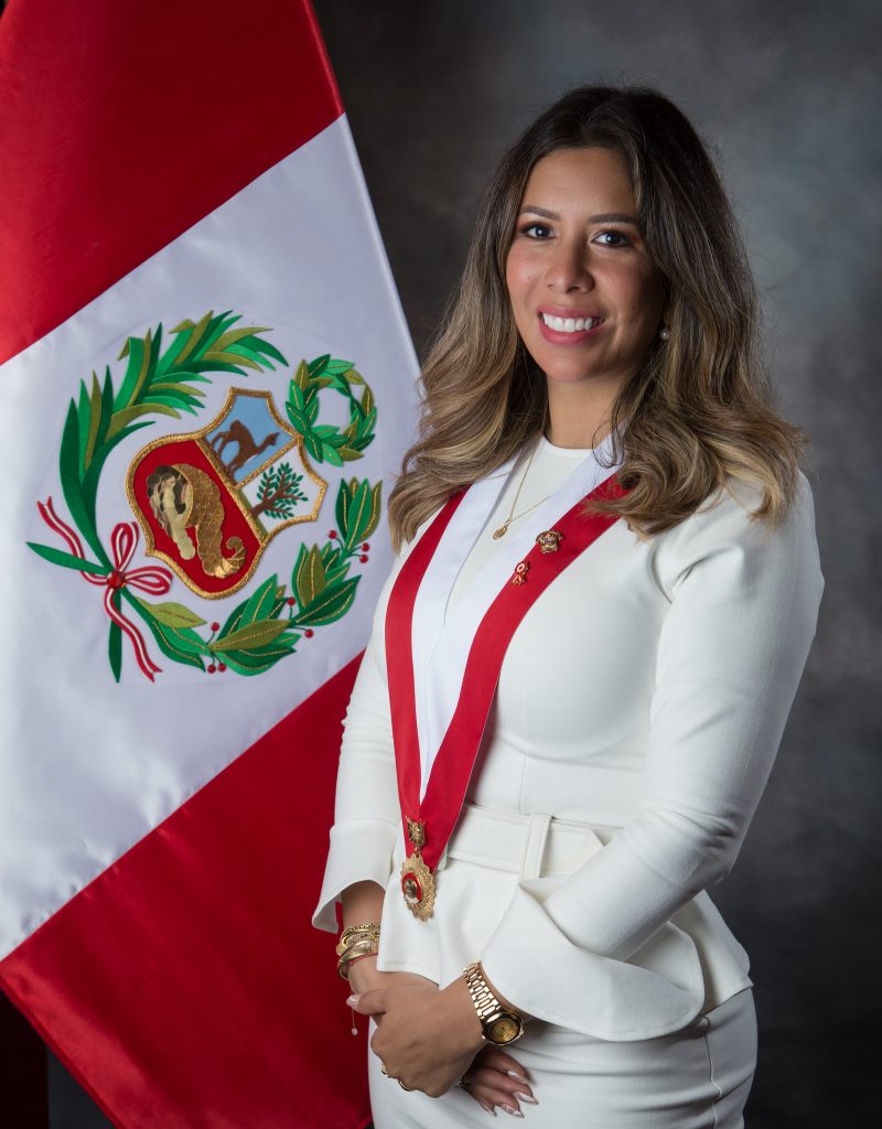 Entrevista a la congresista Rosselli Amuruz - Comunicaciones ...
