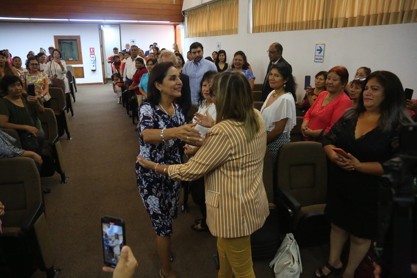 Congresista Patricia Juárez Gallegos lidera emotivo reconocimiento a ...