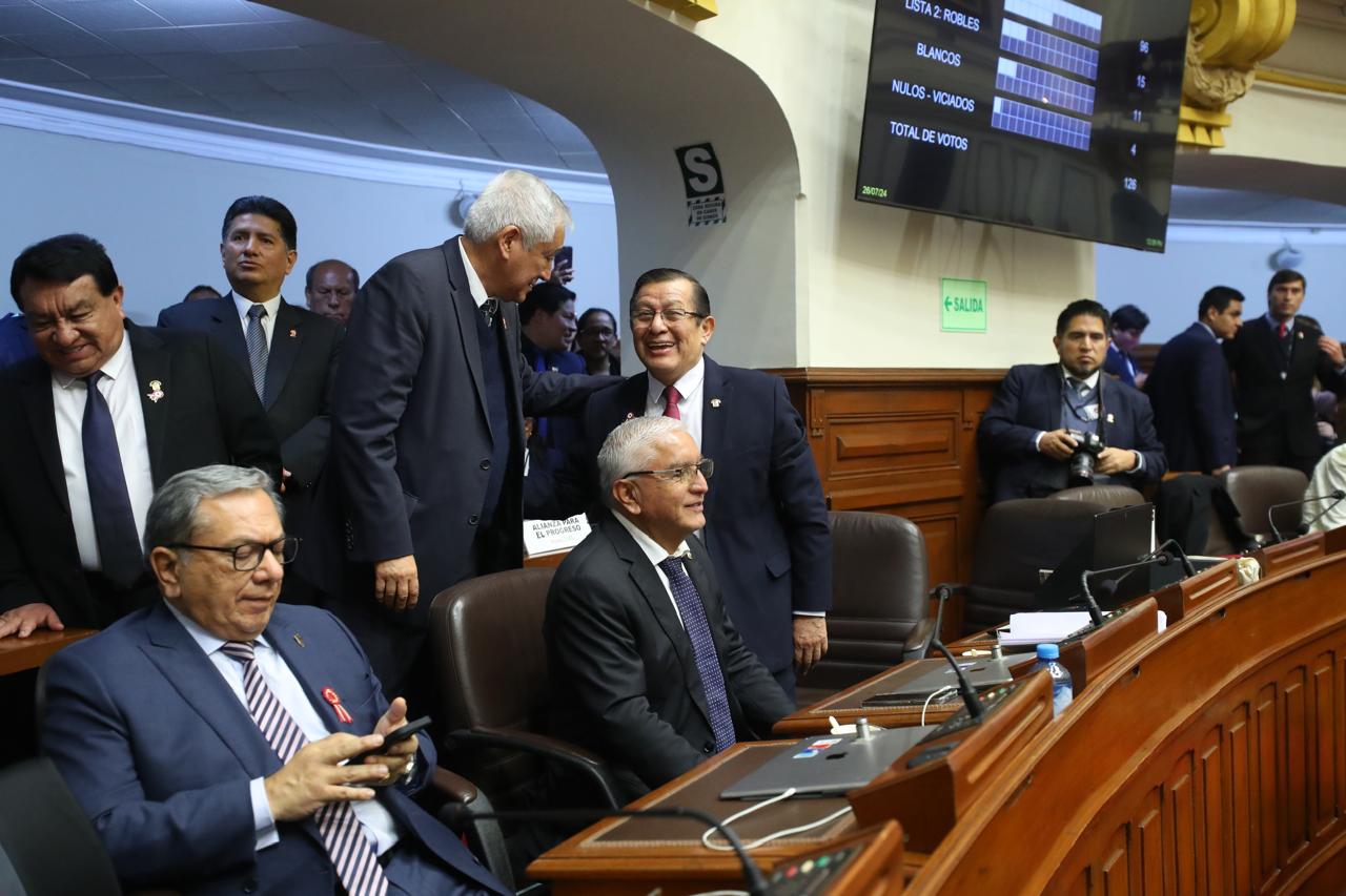 Eduardo Salhuana Cavides es elegido presidente del Congreso para el ...
