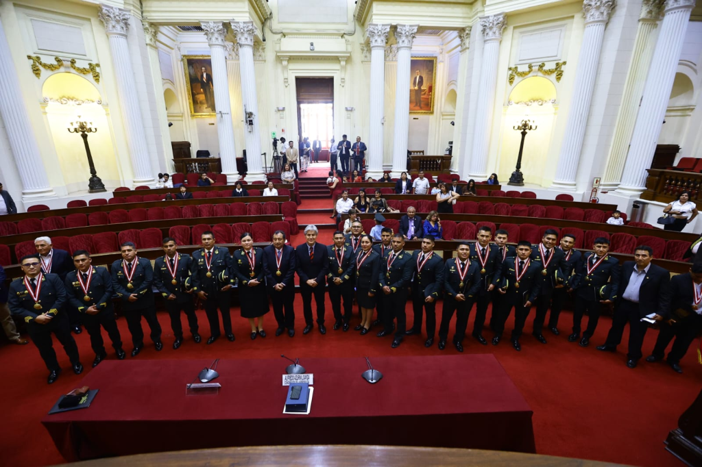 Distinguen a autoridad edil, policial y sociedad civil del distrito de Colquioc-Chasquitambo en ...