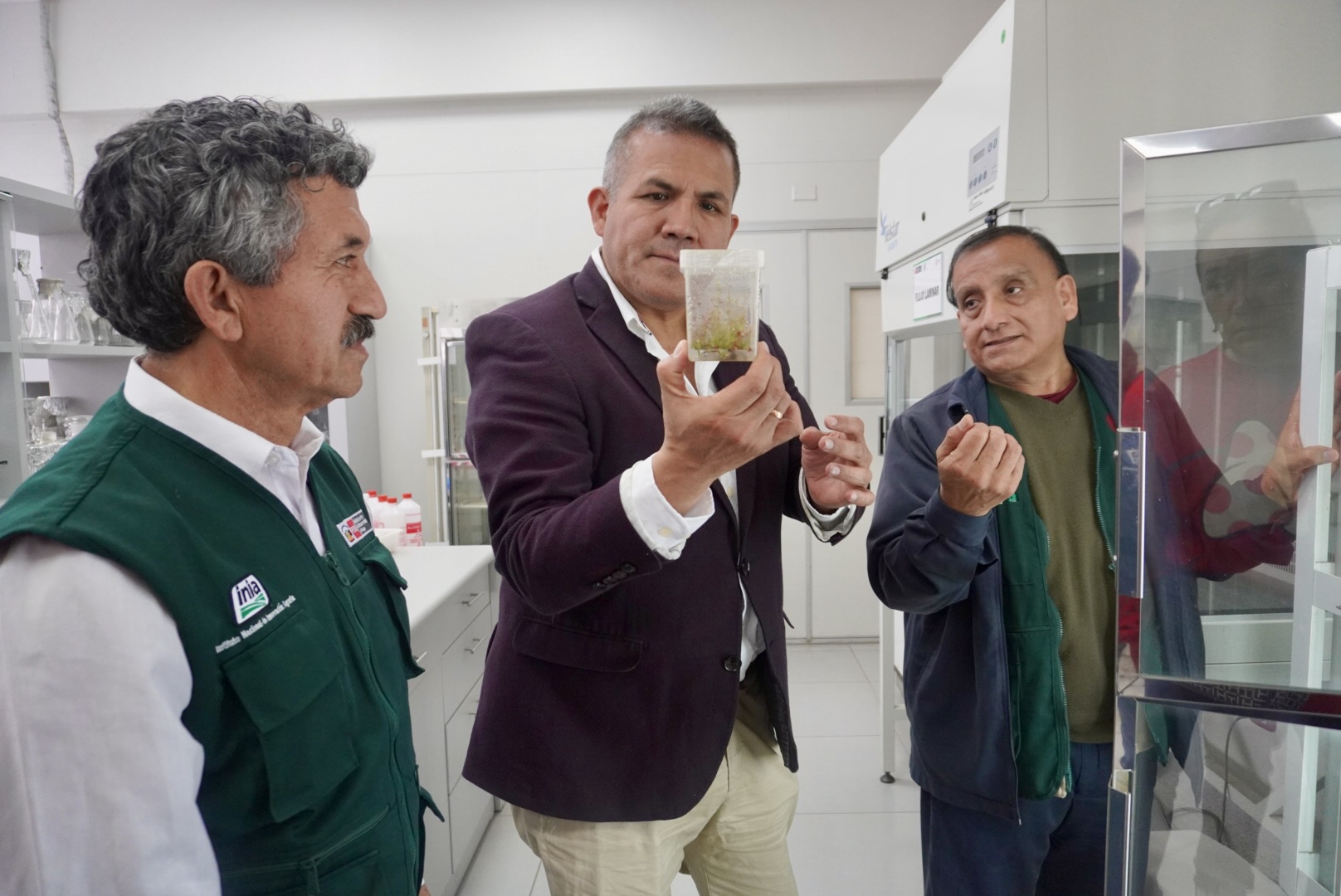 Parlamentario andino Fernando Arce visita estación agraria en Huaral ...